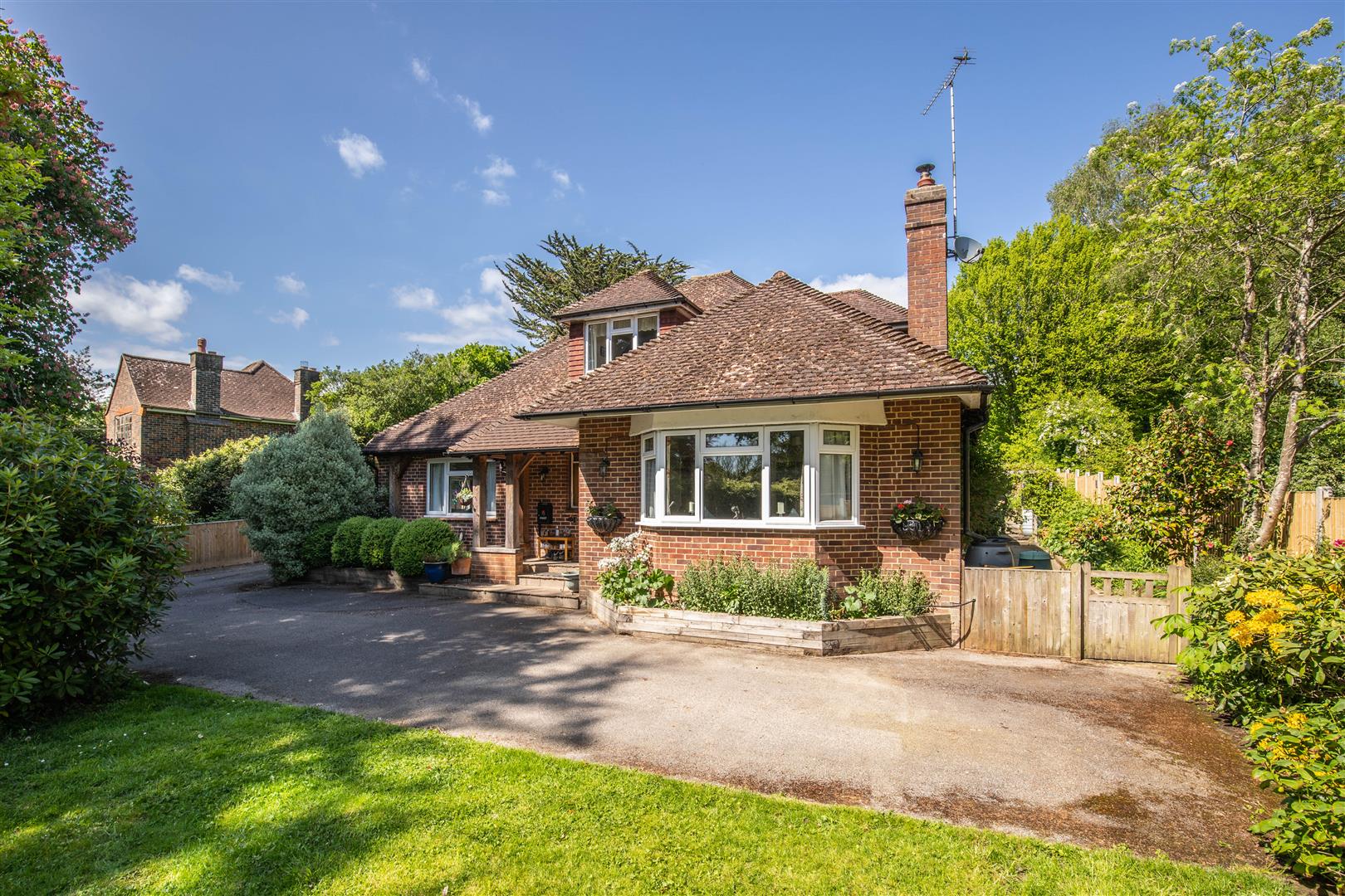 Bungalow - Detached : Vines Cross Road, Horam, Nr Heathfield : Rowland ...